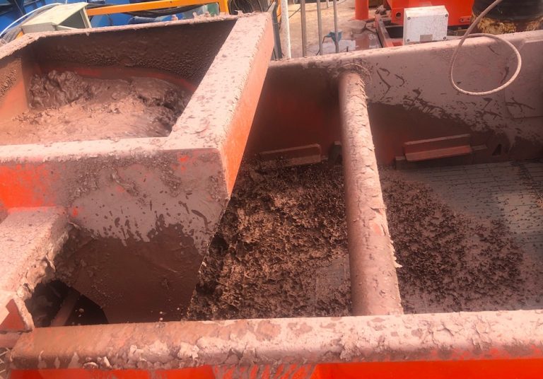 Extra large shale shaker - Shaker screens